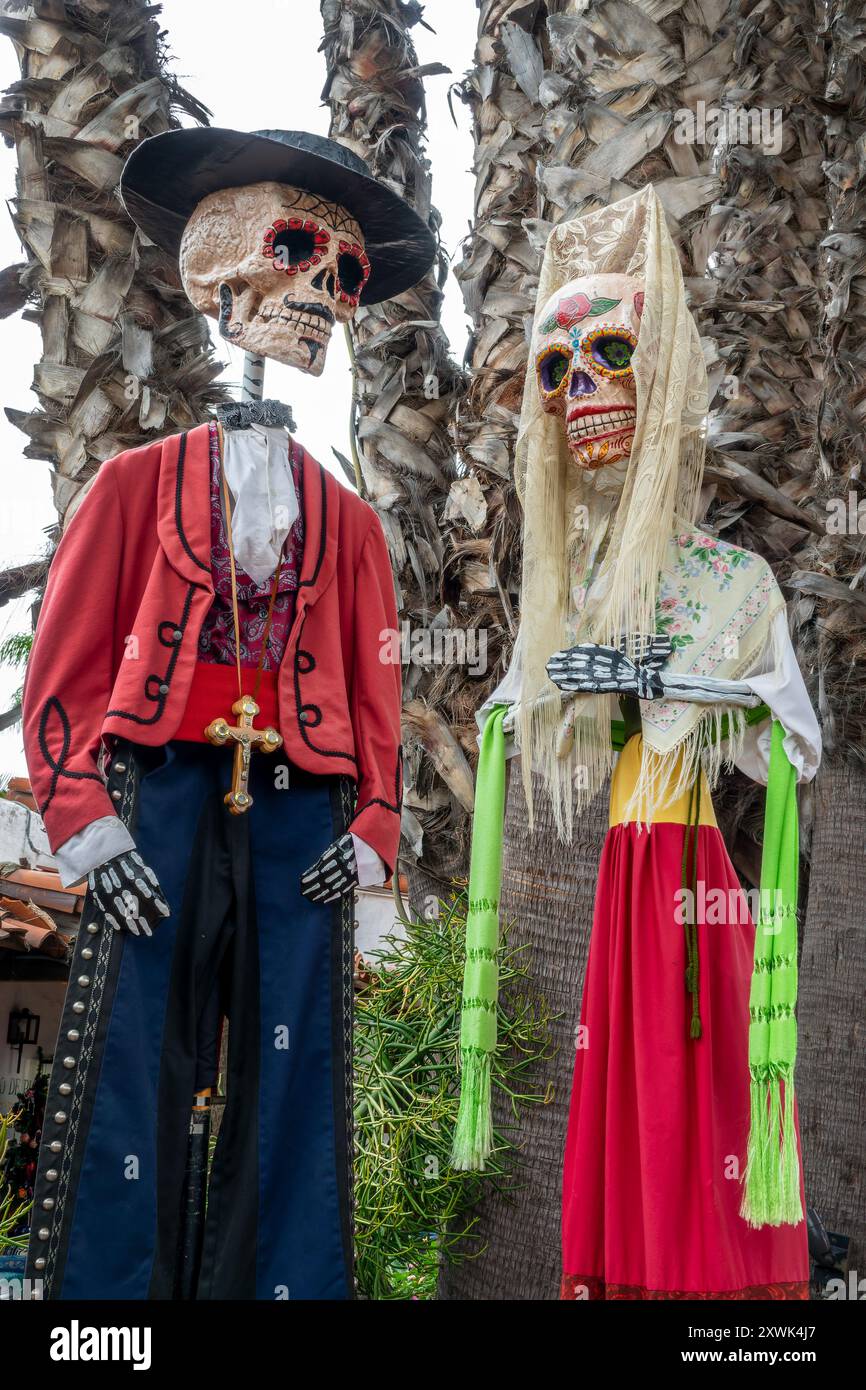 Dia de los Muertos (Day of the Dead) skeletons and sugar skulls, funny ...