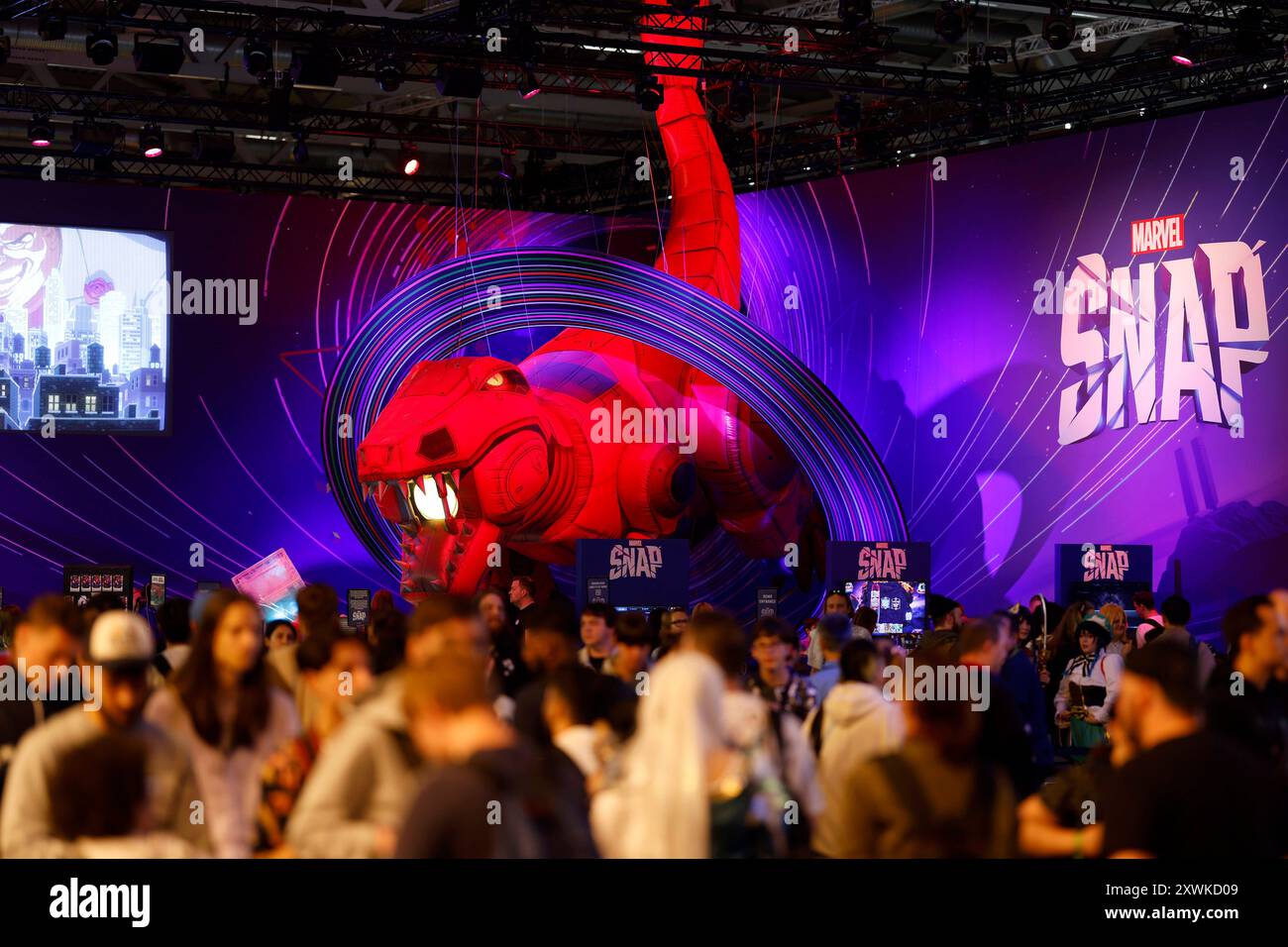 Marvel snap hi-res stock photography and images - Alamy