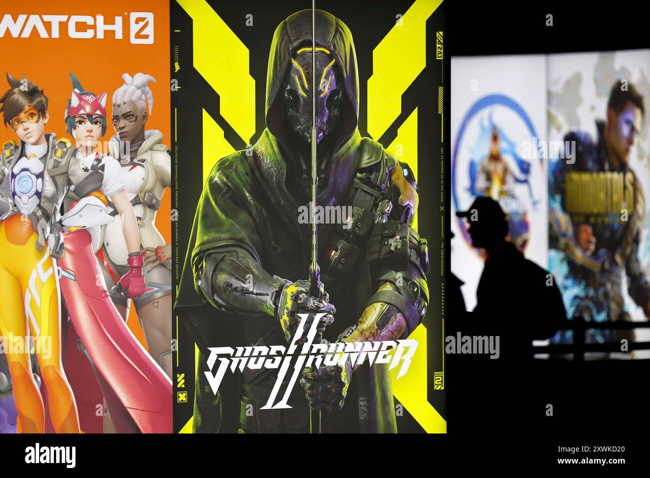 Spiele mit der schlange hi-res stock photography and images - Alamy