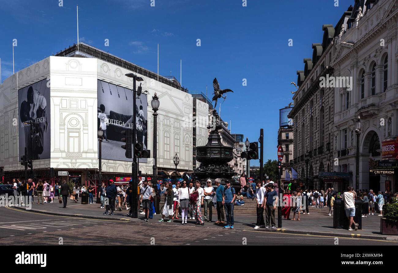 Street scene on Piccadilly Circus, London, England, UK Stock Photo - Alamy