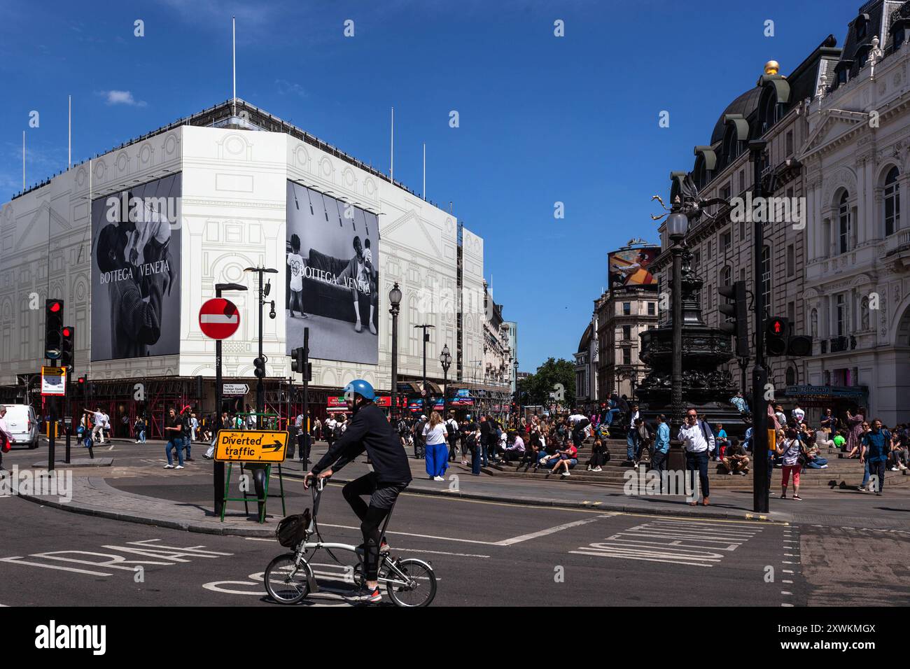 Street scene on Piccadilly Circus, London, England, UK Stock Photo - Alamy