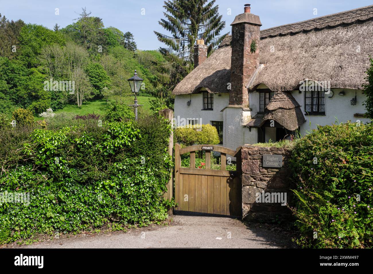 Cottage thatched roof hi-res stock photography and images - Alamy