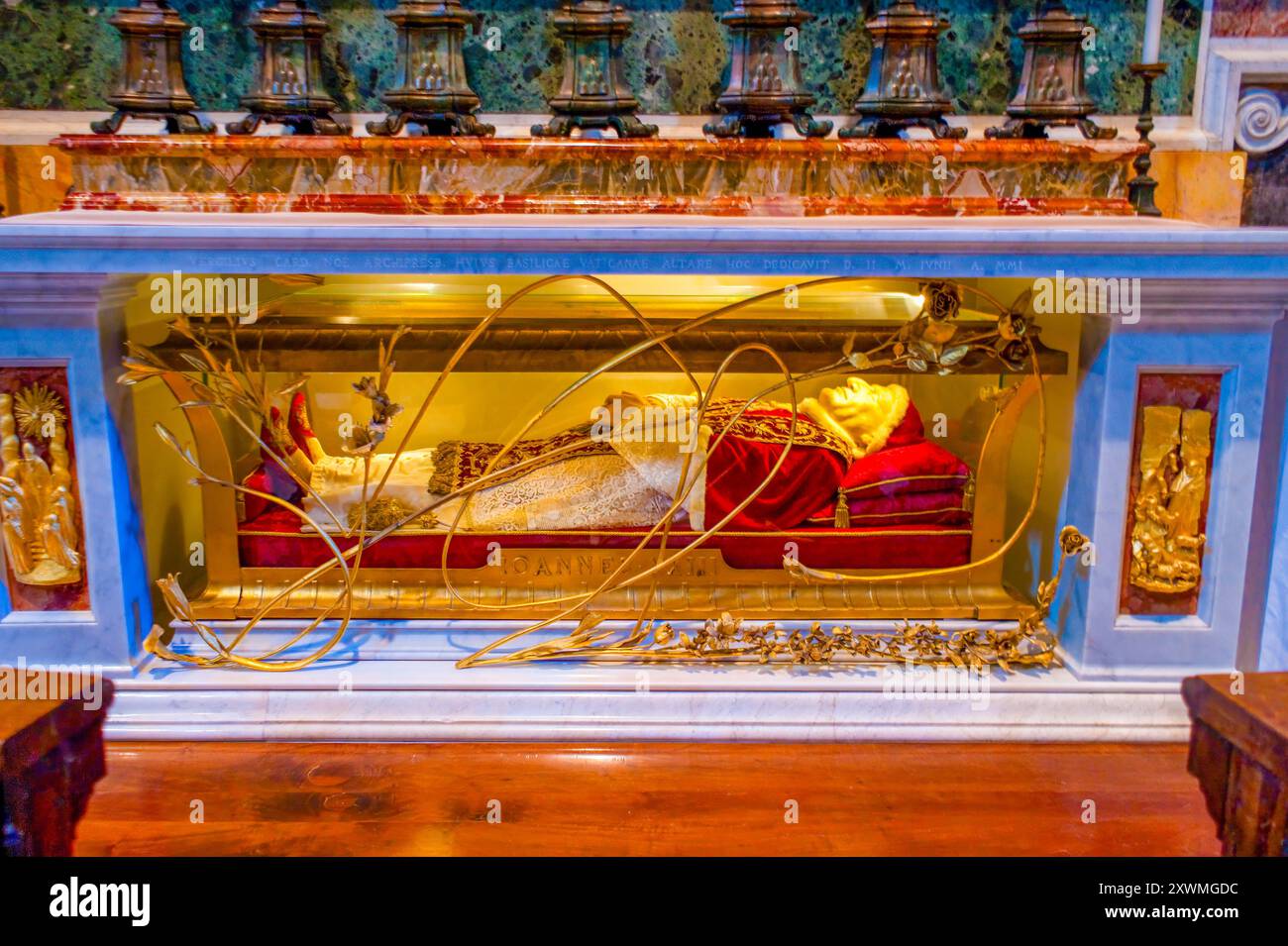 VATICAN CITY - JANUARY 13, 2019: The body of Blessed Pope John XXIII in ...