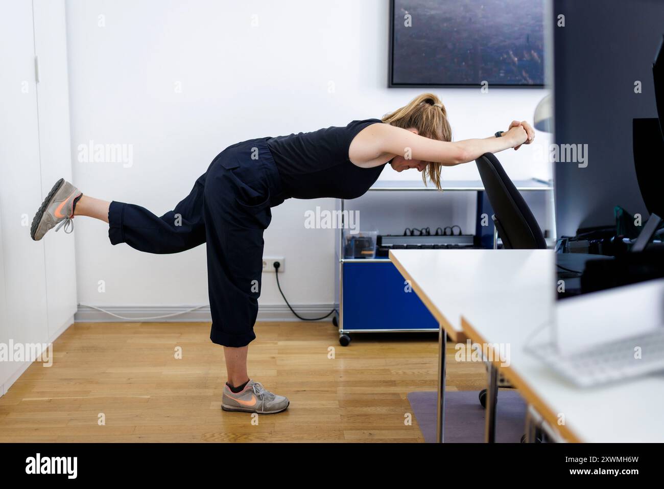 Office employees exercise work hi-res stock photography and images - Alamy
