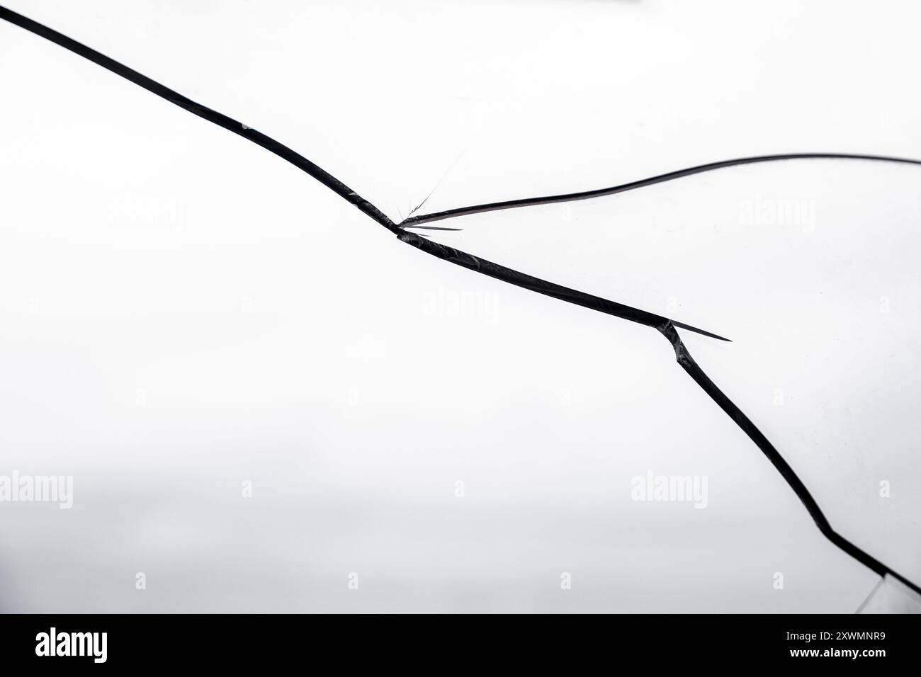 Broken thick glass hi-res stock photography and images - Alamy