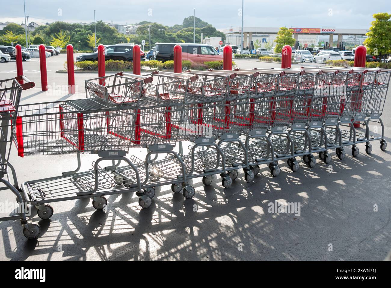 Costco customer hi-res stock photography and images - Alamy