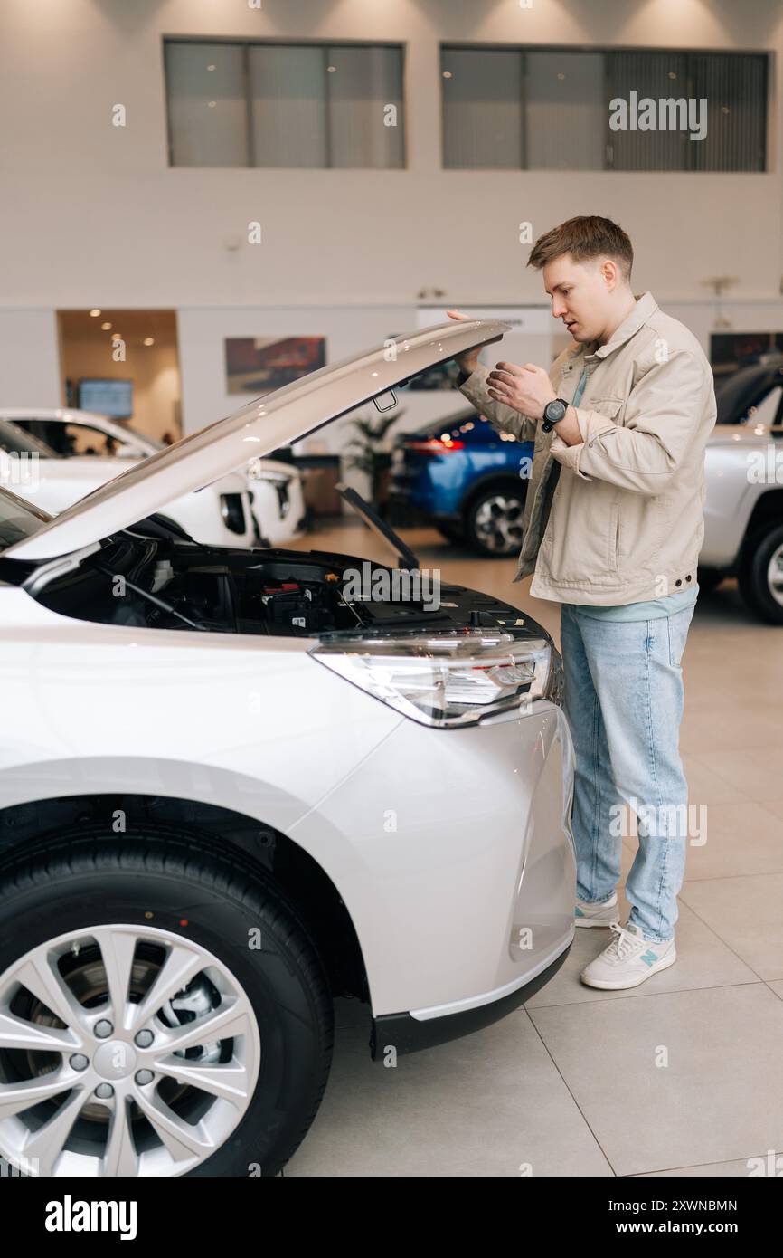 Buying auto parts hi-res stock photography and images - Alamy