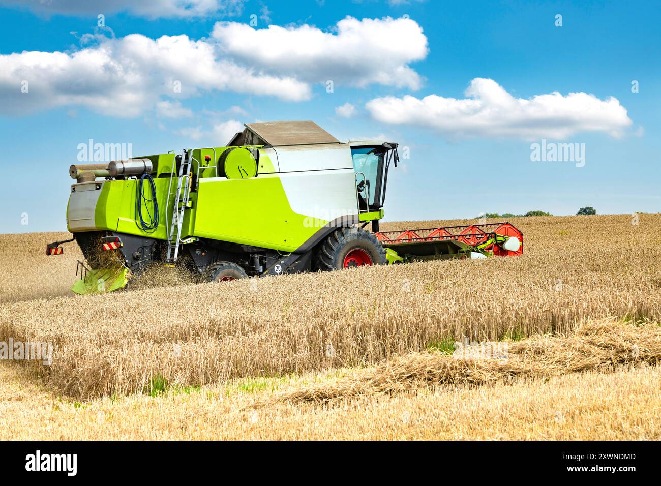 Golden wheat stubble combine hi-res stock photography and images - Alamy