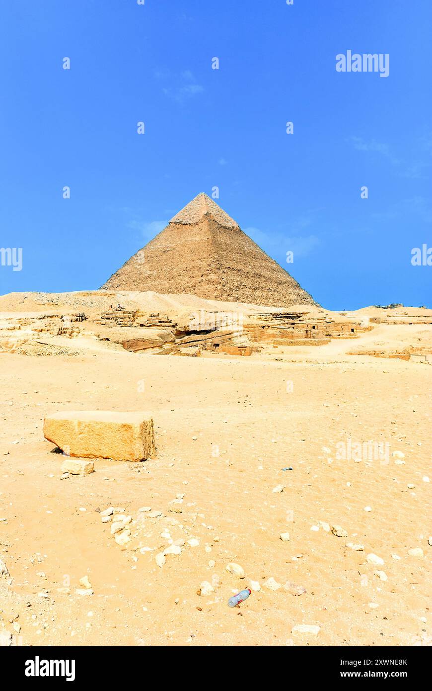 Pyramid of Chephren - Giza necropolis, Lower Egypt Stock Photo - Alamy