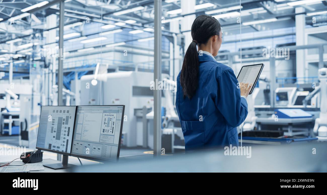 Autonomous robot working with employees hi-res stock photography and images - Alamy