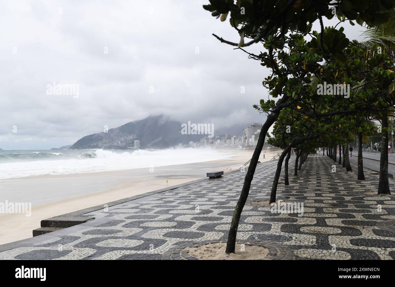 Copacabana beach atlantic avenue hi-res stock photography and images ...