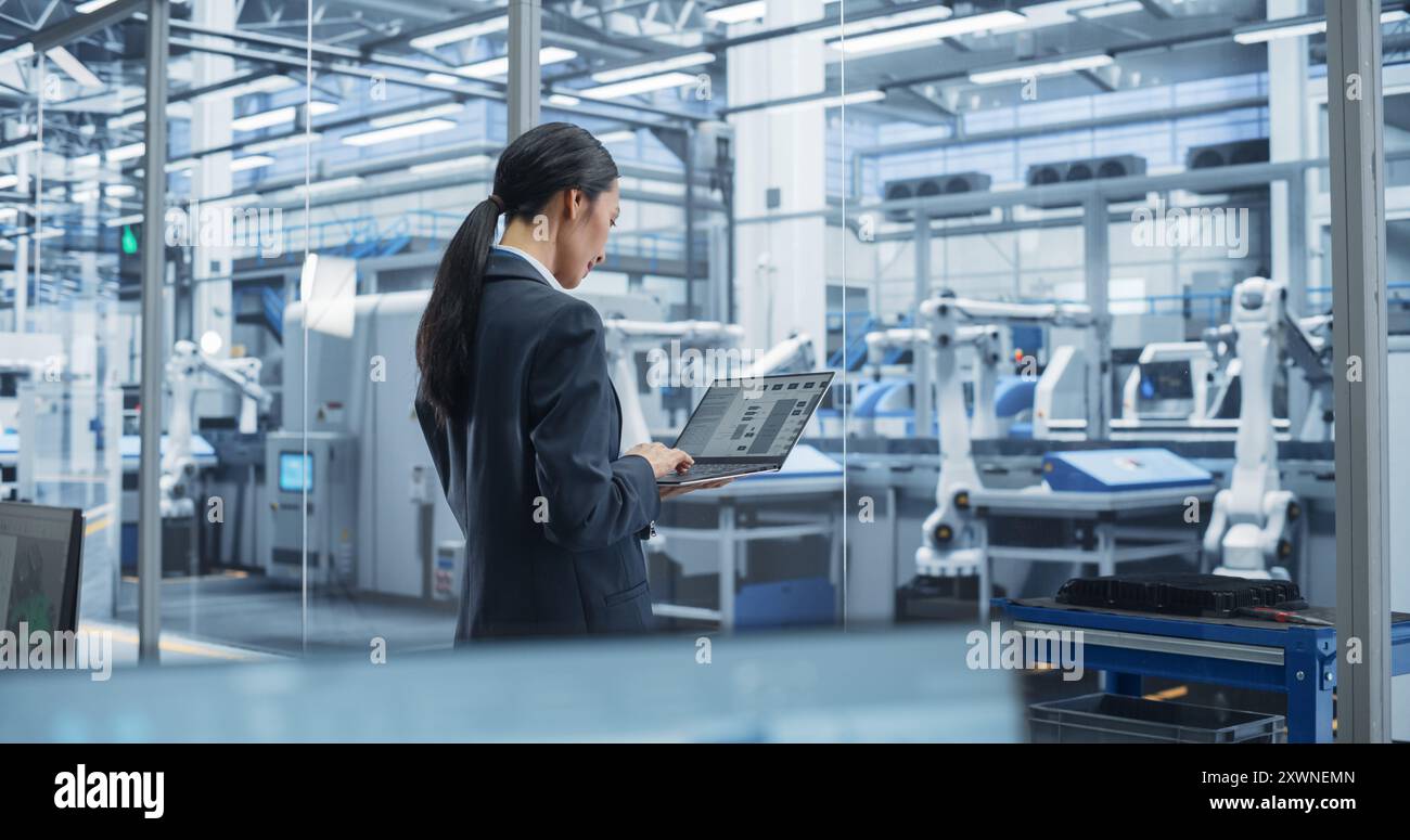 Back view portrait woman engineer hi-res stock photography and images ...