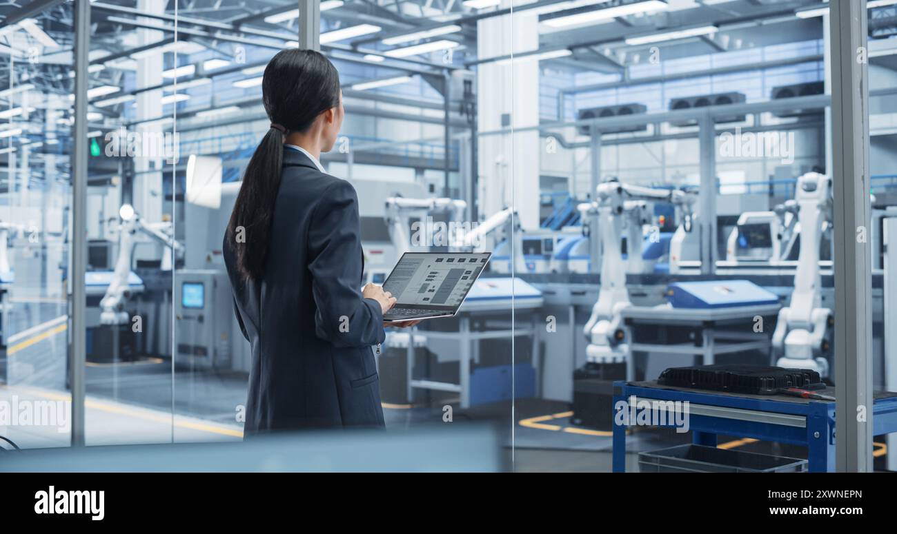 Technician working green tech hi-res stock photography and images - Alamy