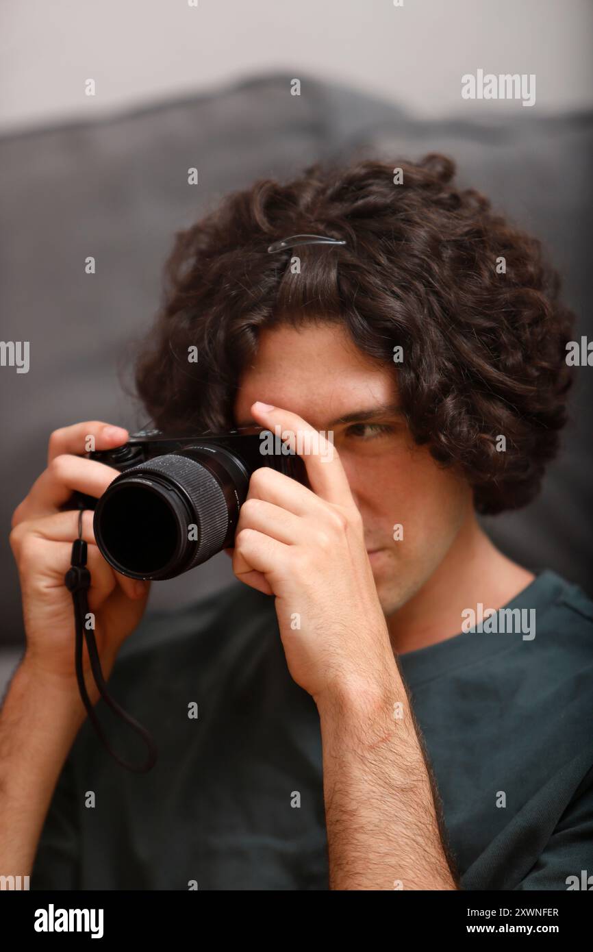 Looking through the viewfinder hi-res stock photography and images - Alamy