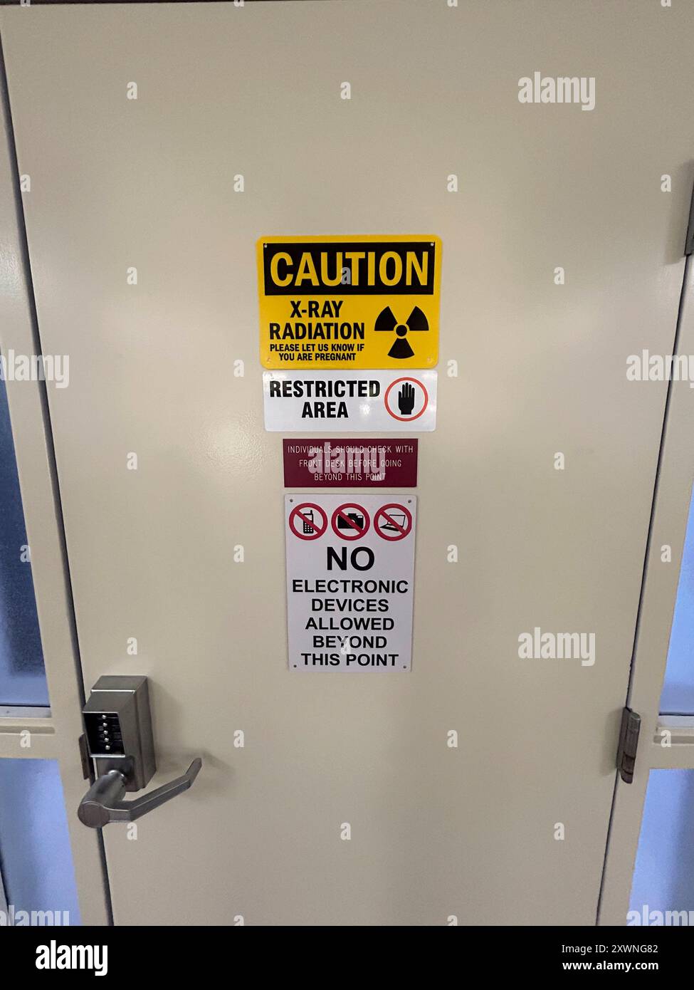 Warning signs for hospital hi-res stock photography and images - Alamy