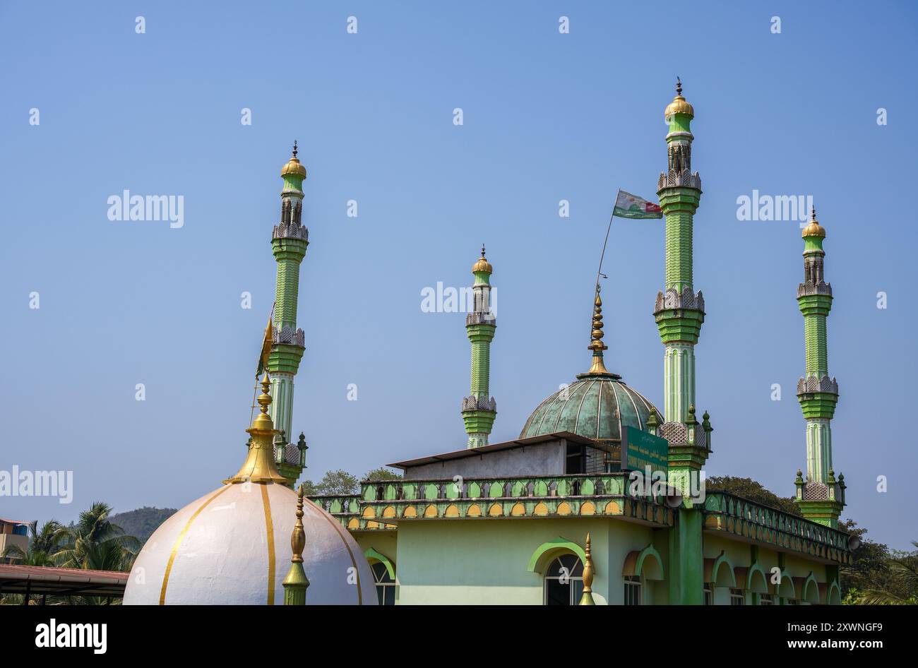 Sunni mosque hi-res stock photography and images - Alamy