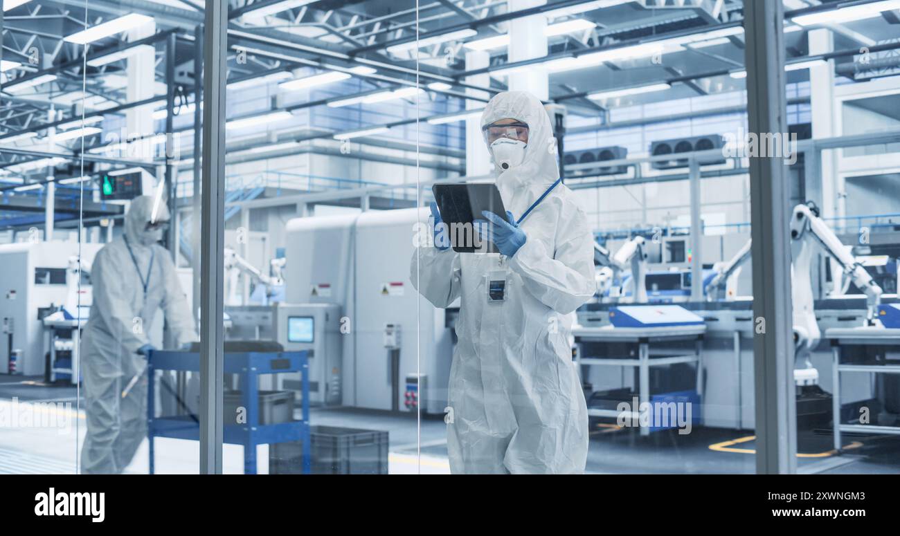 Portrait pharmaceutical factory worker hi-res stock photography and ...