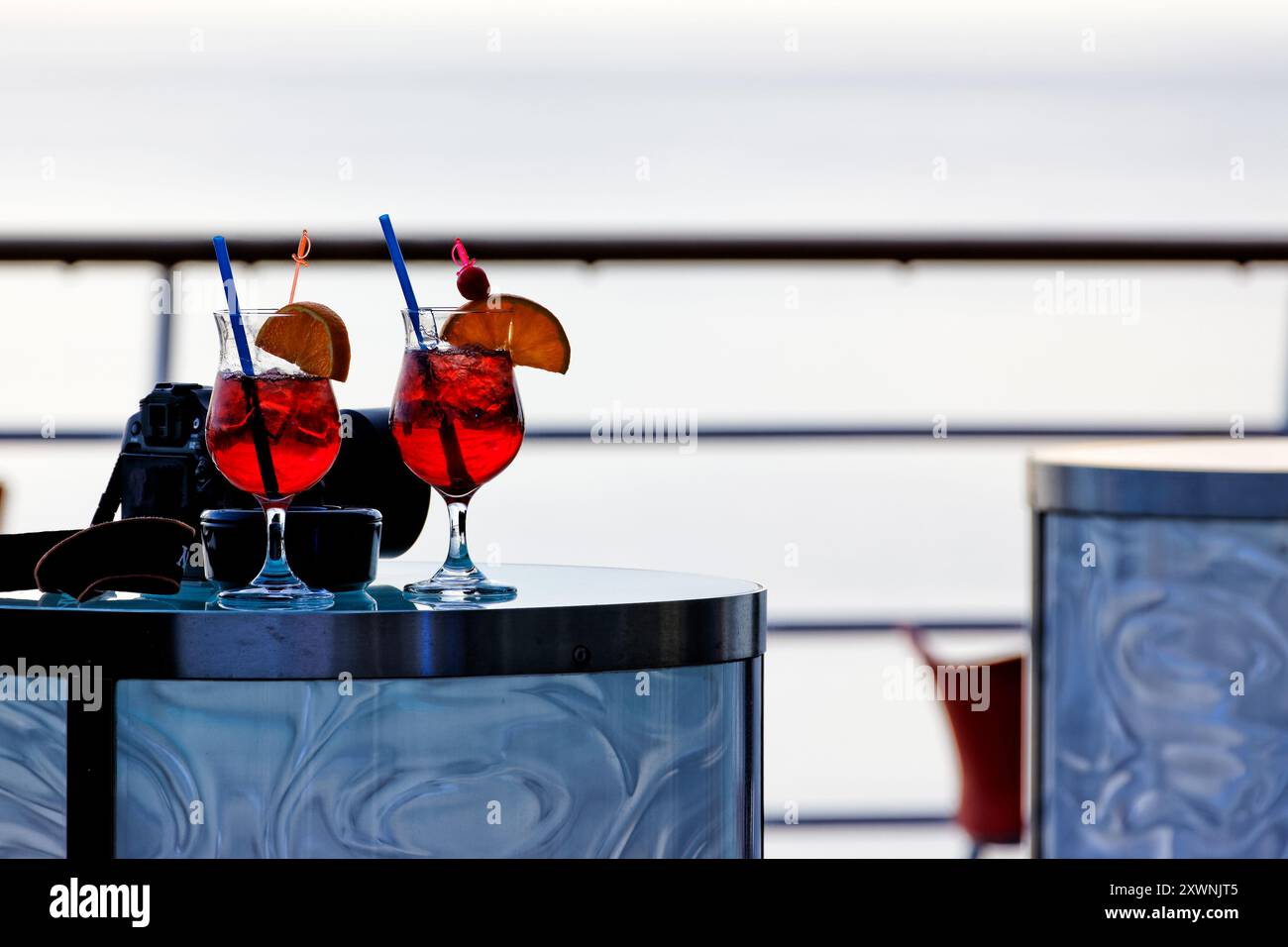 Pool bar restaurant cocktails hi-res stock photography and images - Alamy