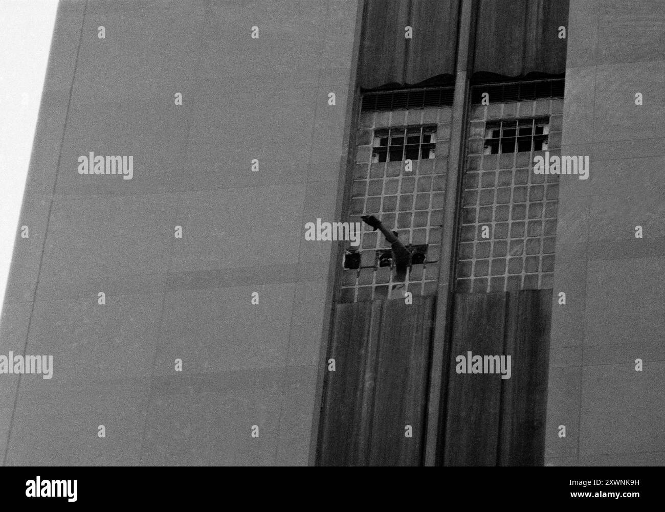 A prisoner waves from the ninth floor window of the Tombs prison in New ...