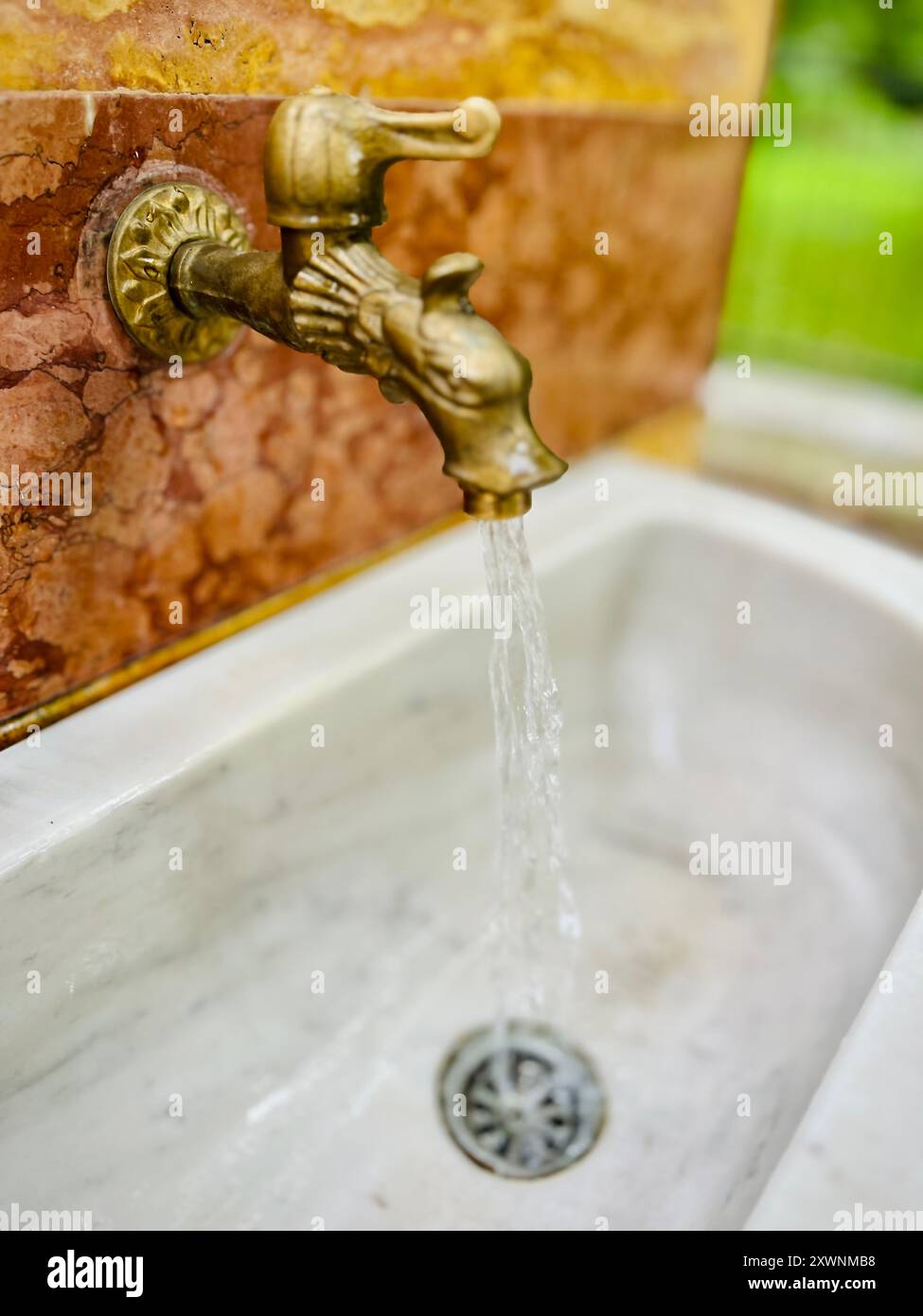 Running tap water wastage hi-res stock photography and images - Alamy