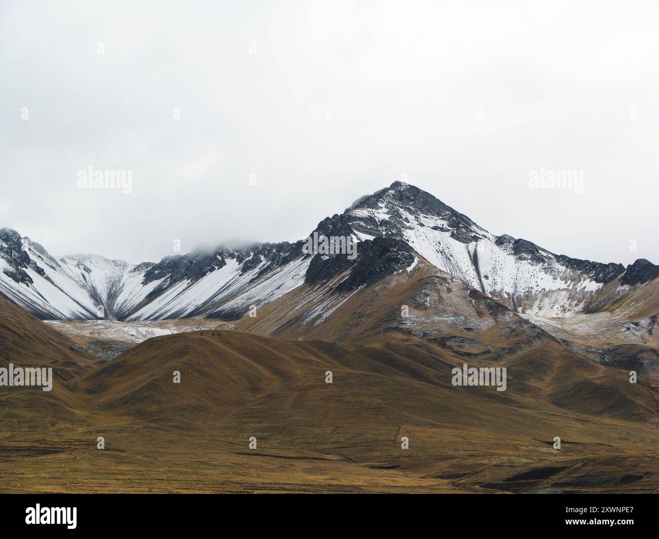 Peaks of La Raya mountain range near Layo, Peru Stock Photo - Alamy