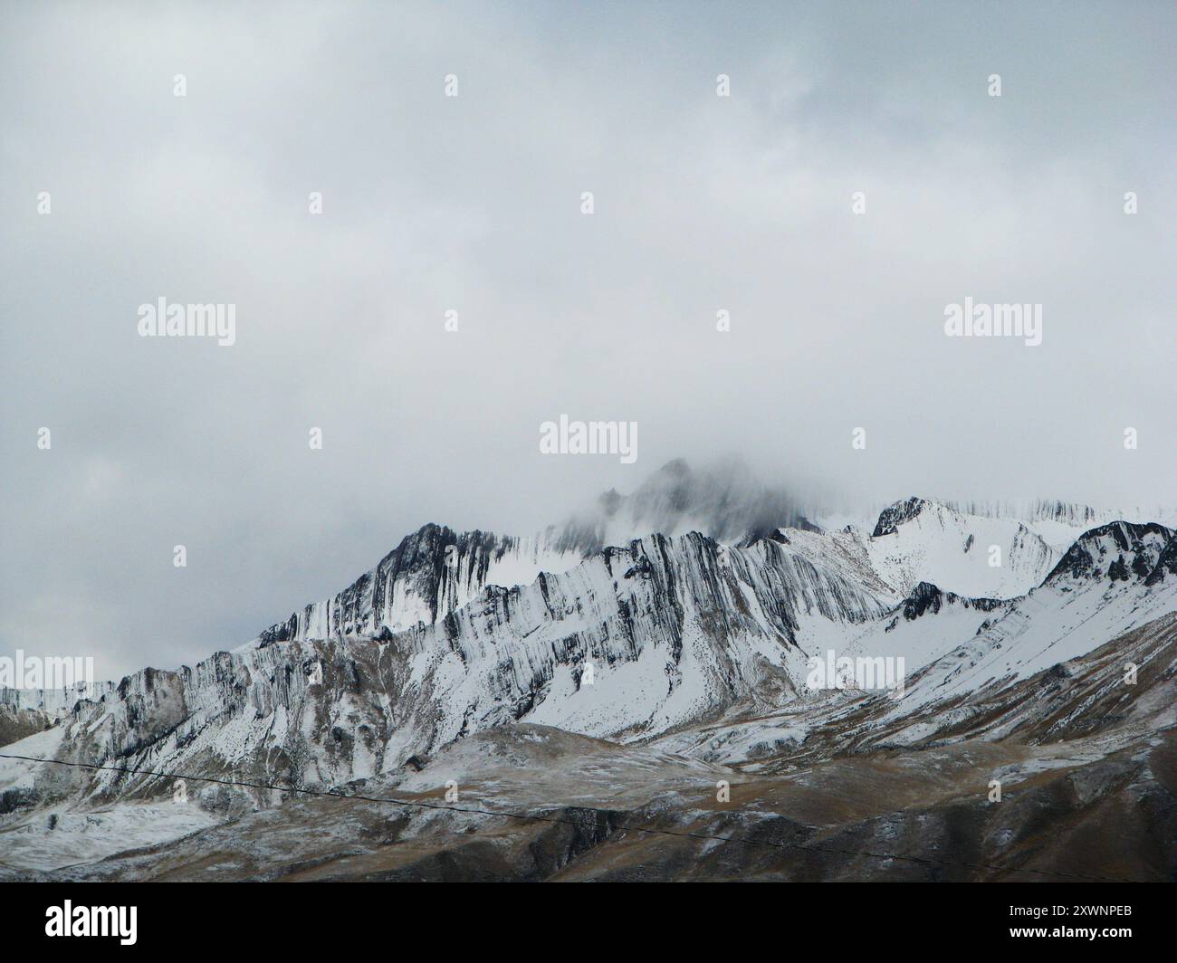 Peaks of La Raya mountain range near Layo, Peru Stock Photo - Alamy