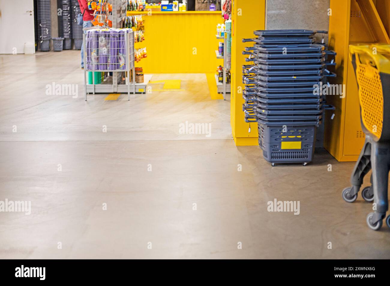 Retail entrance baskets hi-res stock photography and images - Alamy