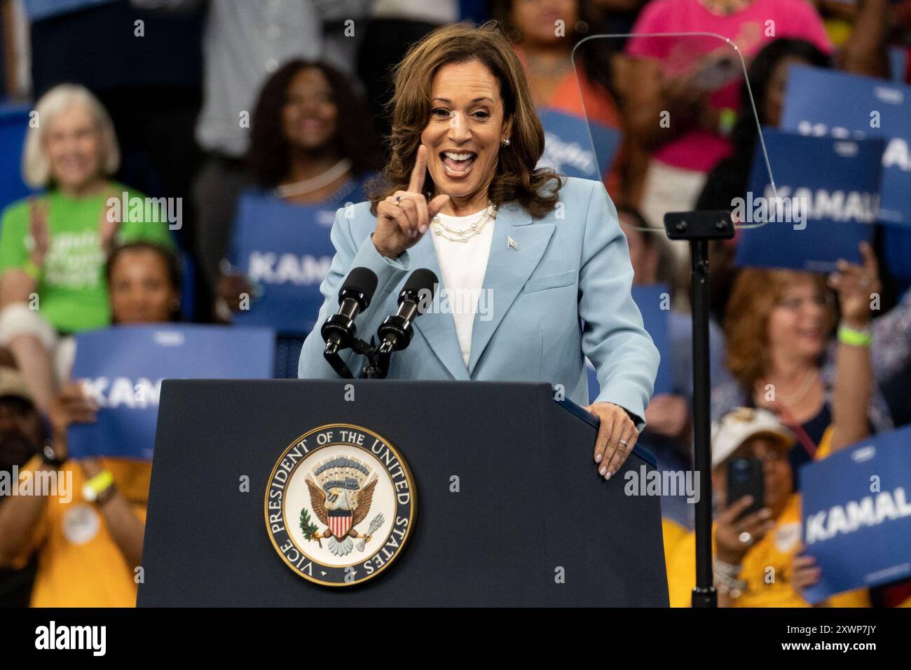 Female president us hi-res stock photography and images - Alamy