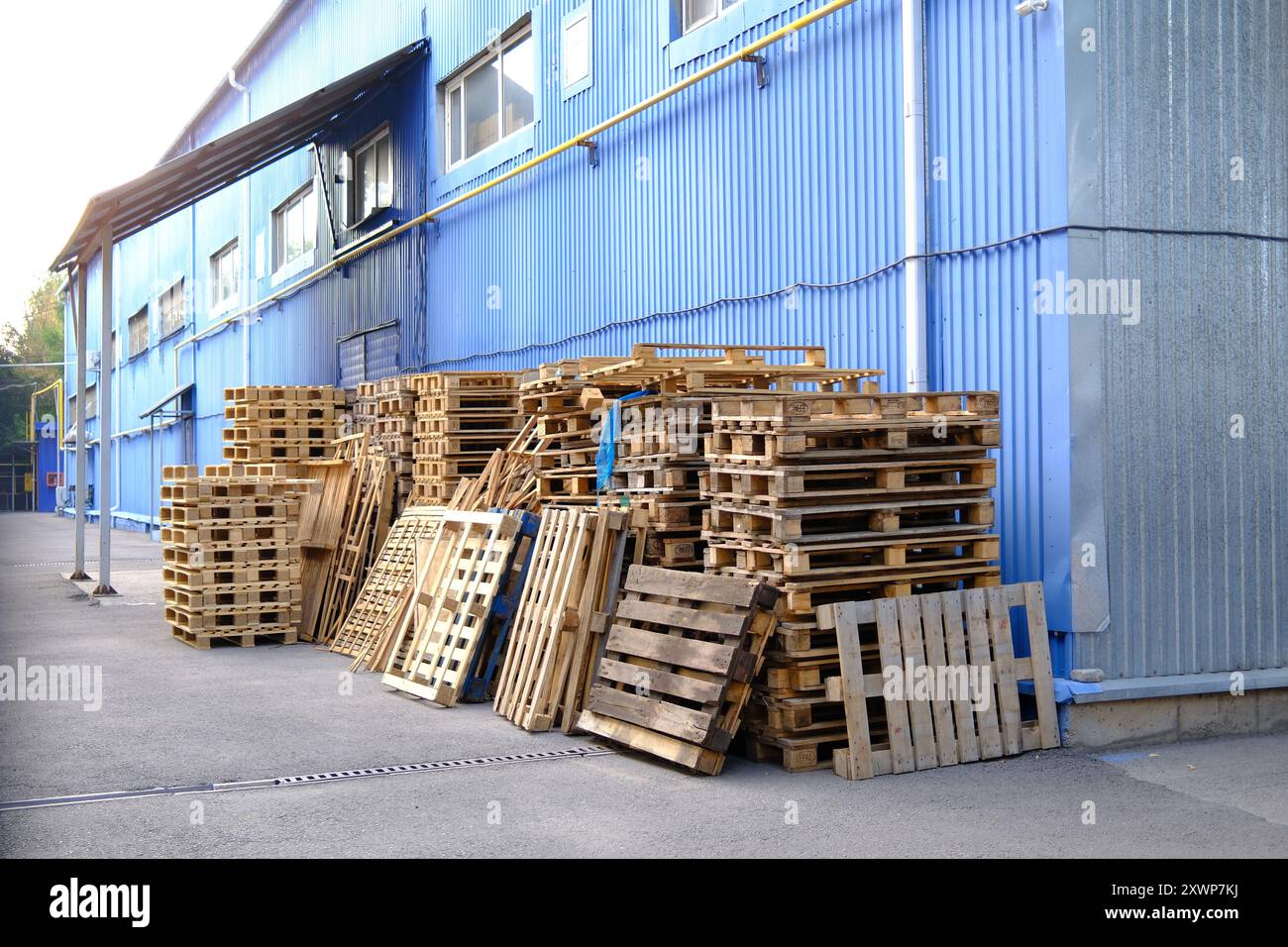 Materials supply chain hi-res stock photography and images - Alamy
