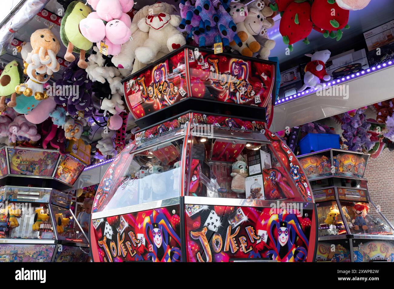 Coin pushing pusher machine with flashy animations, spectacular light ...