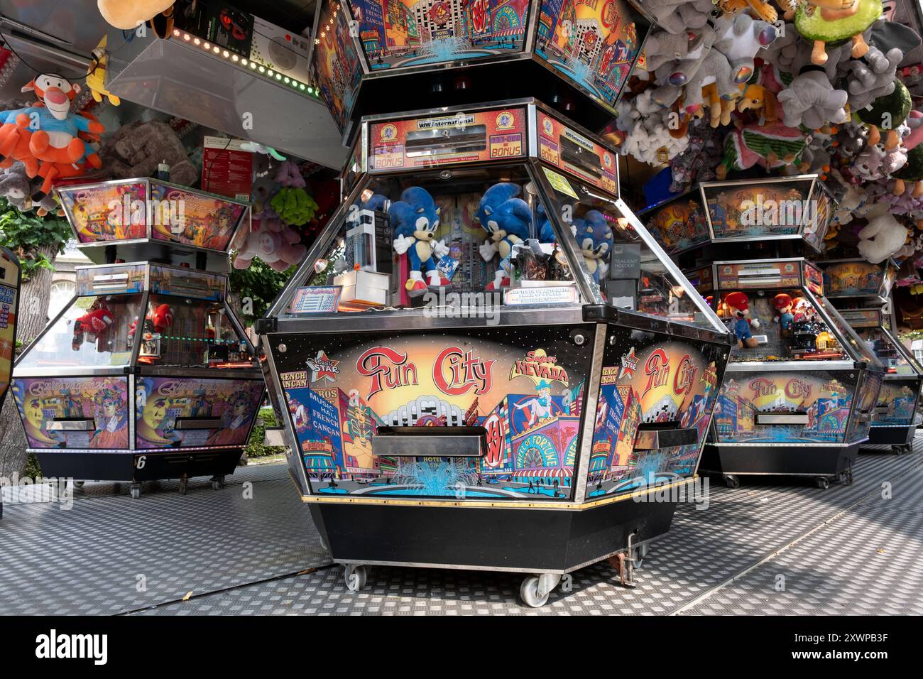 Coin pushing pusher machine with flashy animations, spectacular light ...