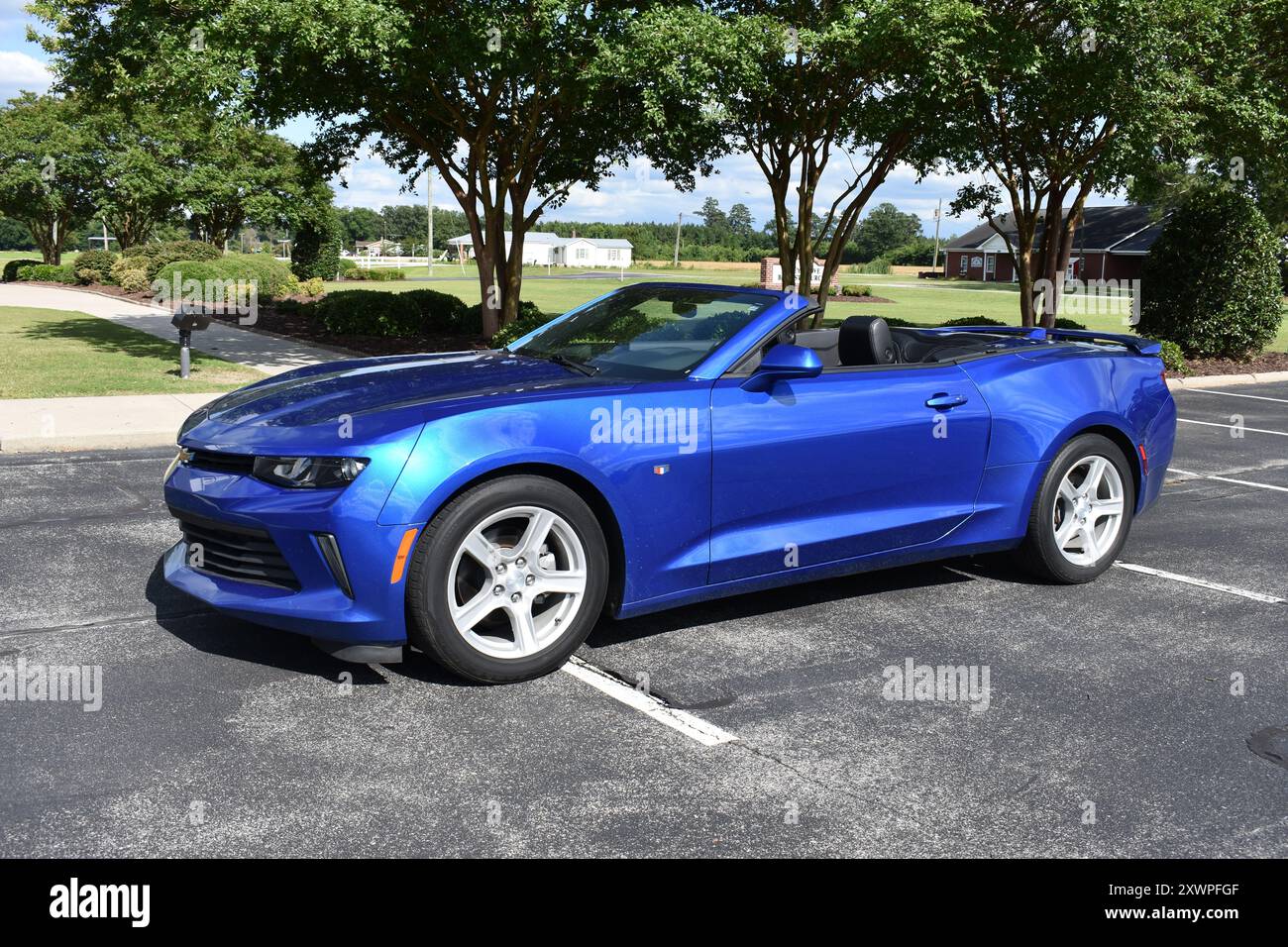 Blue camaro hi-res stock photography and images - Alamy