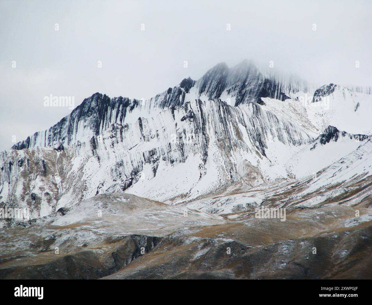 Peaks of La Raya mountain range near Layo, Peru Stock Photo - Alamy