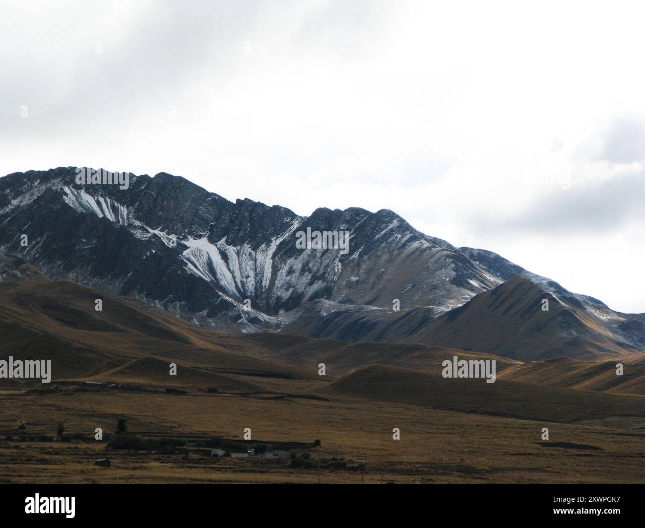 Peaks of La Raya mountain range near Layo, Peru Stock Photo - Alamy