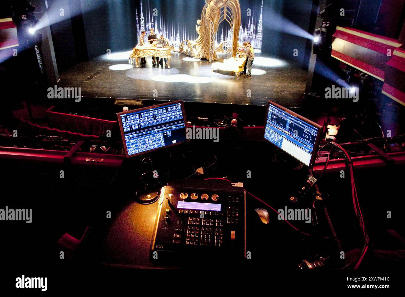 Phantom of the opera set theater hi-res stock photography and images ...