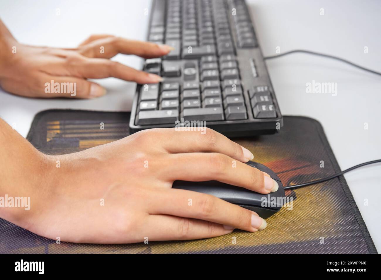 Hands business woman computer mouse hi-res stock photography and images ...