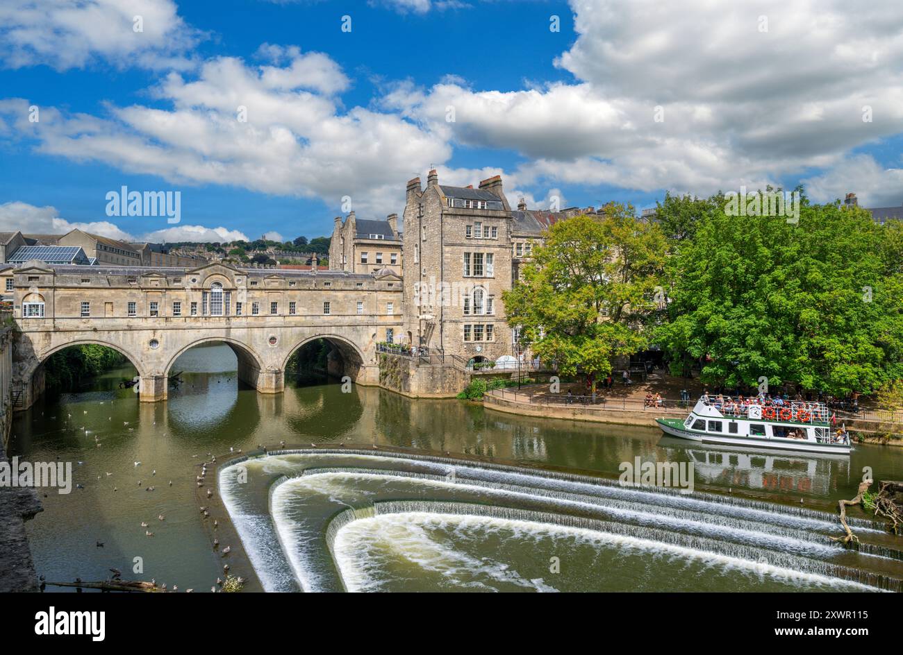 The historic 18thC Pulteney Bridge, Bath, Somerset, England, UK Stock ...