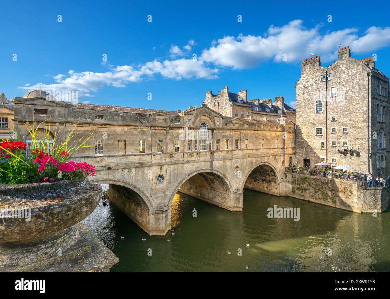 The historic 18thC Pulteney Bridge, Bath, Somerset, England, UK Stock ...