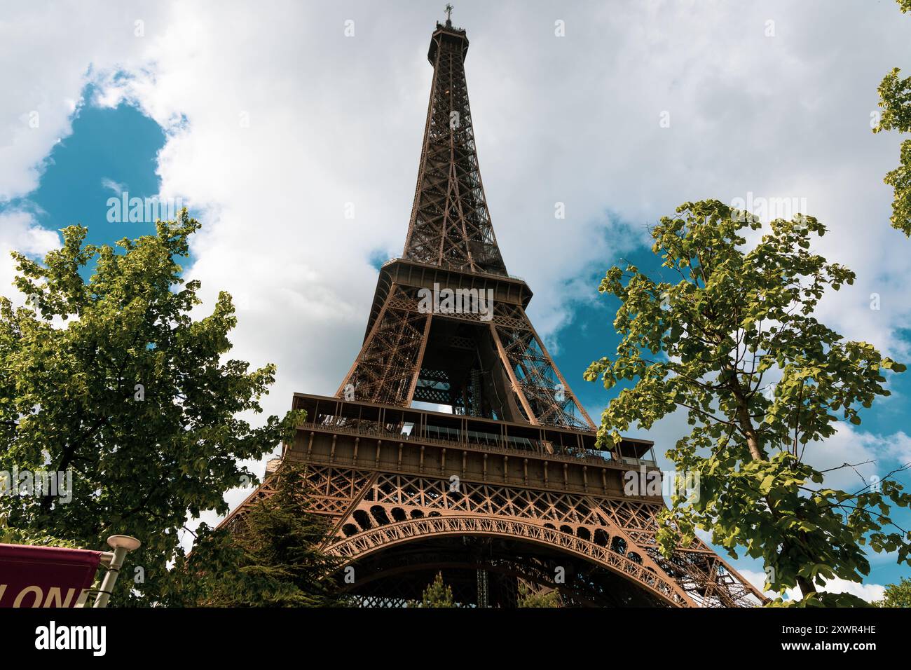 Paris iconic landmark hi-res stock photography and images - Alamy