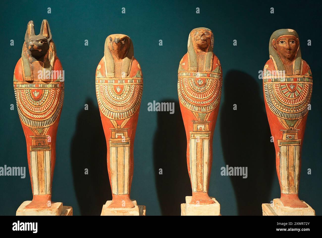 Horus statues hi-res stock photography and images - Alamy