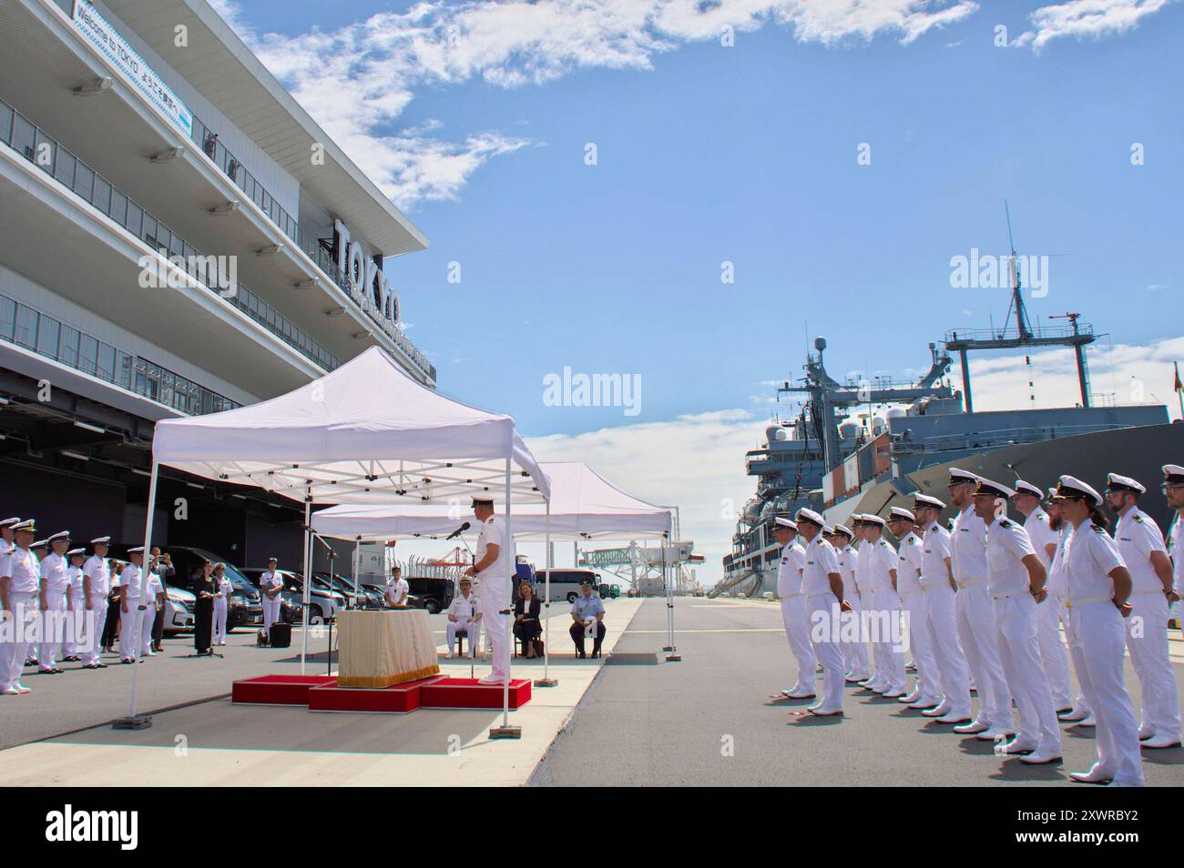 Admiral Axel Schulz bei der Ankunftszeremonie von Schiffen der ...