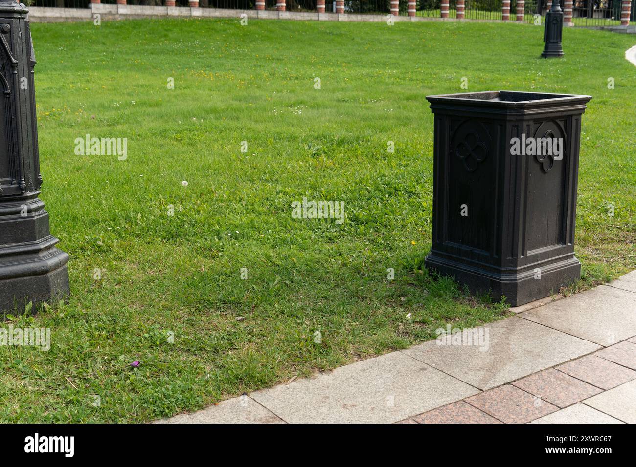 bin grass trash outdoor waste recycling design garbage nature ...