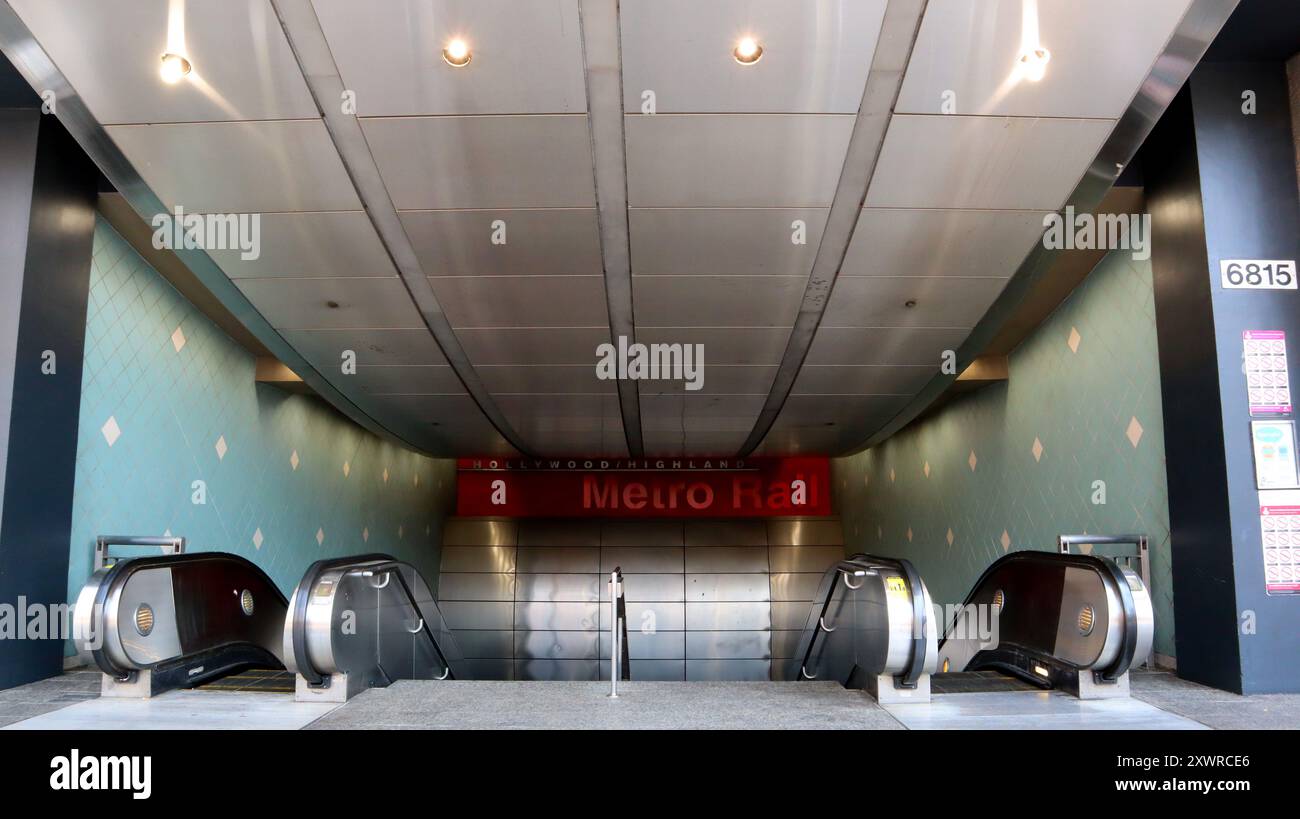 Hollywood (Los Angeles), California: entrance of Hollywood Highland ...