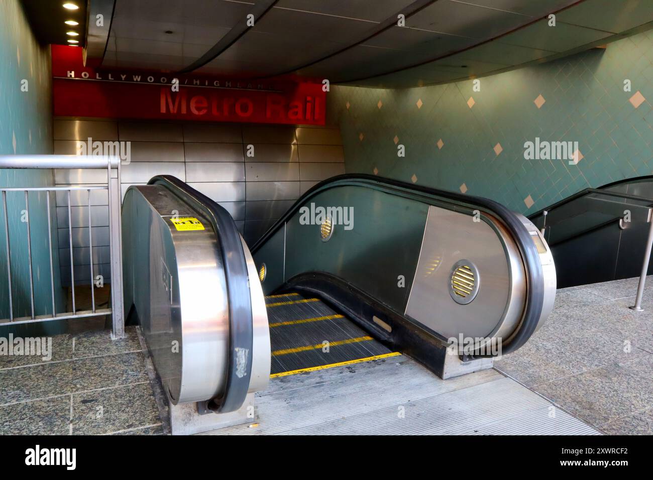Hollywood (Los Angeles), California: entrance of Hollywood Highland ...