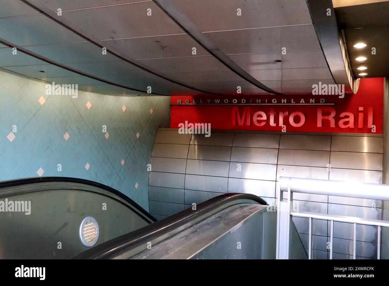 Hollywood (Los Angeles), California: entrance of Hollywood Highland ...