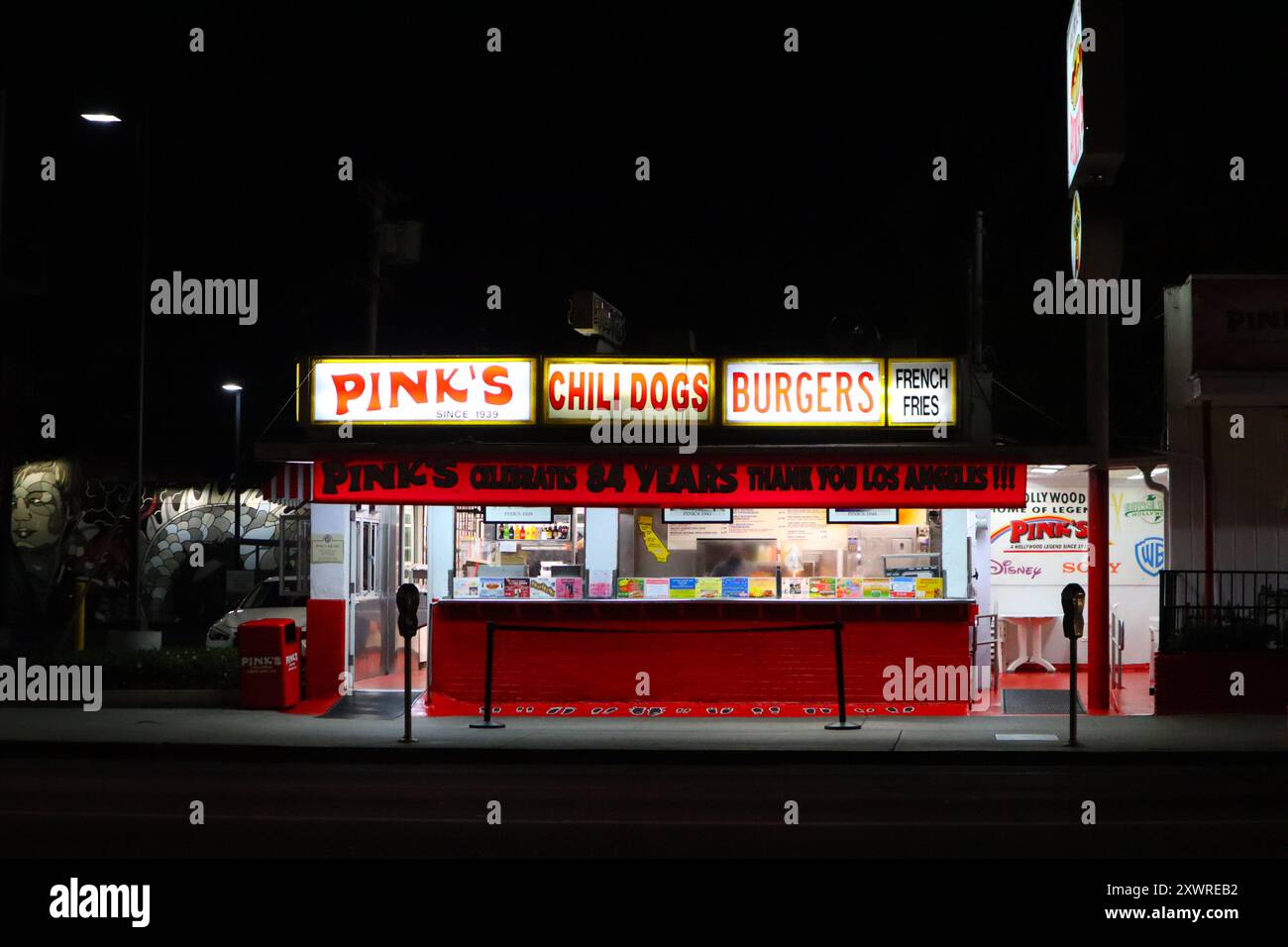 Pink's Hot Dogs by Night, a Hollywood legend Hot Dog Restaurant since ...