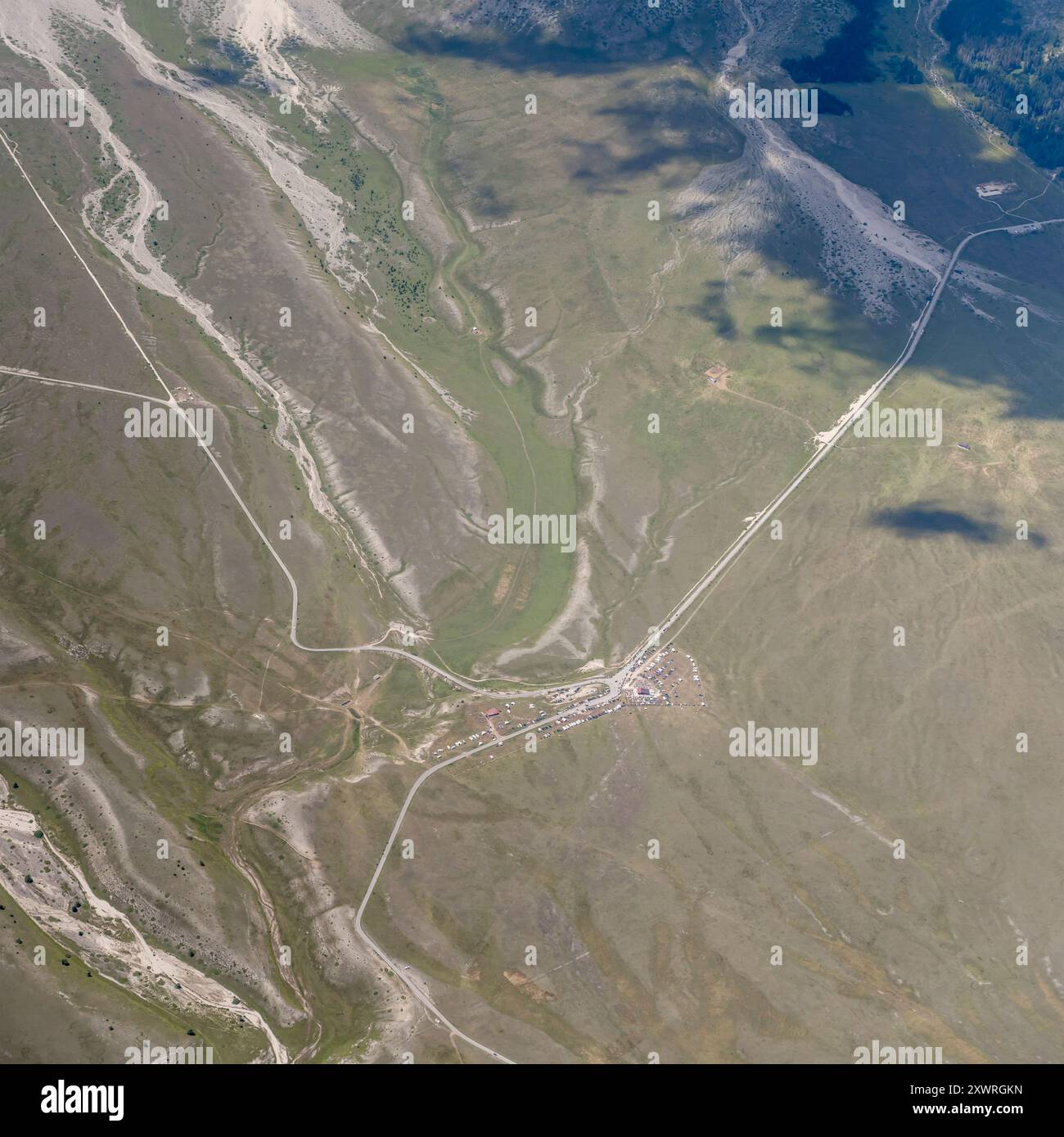 Barren roads hi-res stock photography and images - Alamy