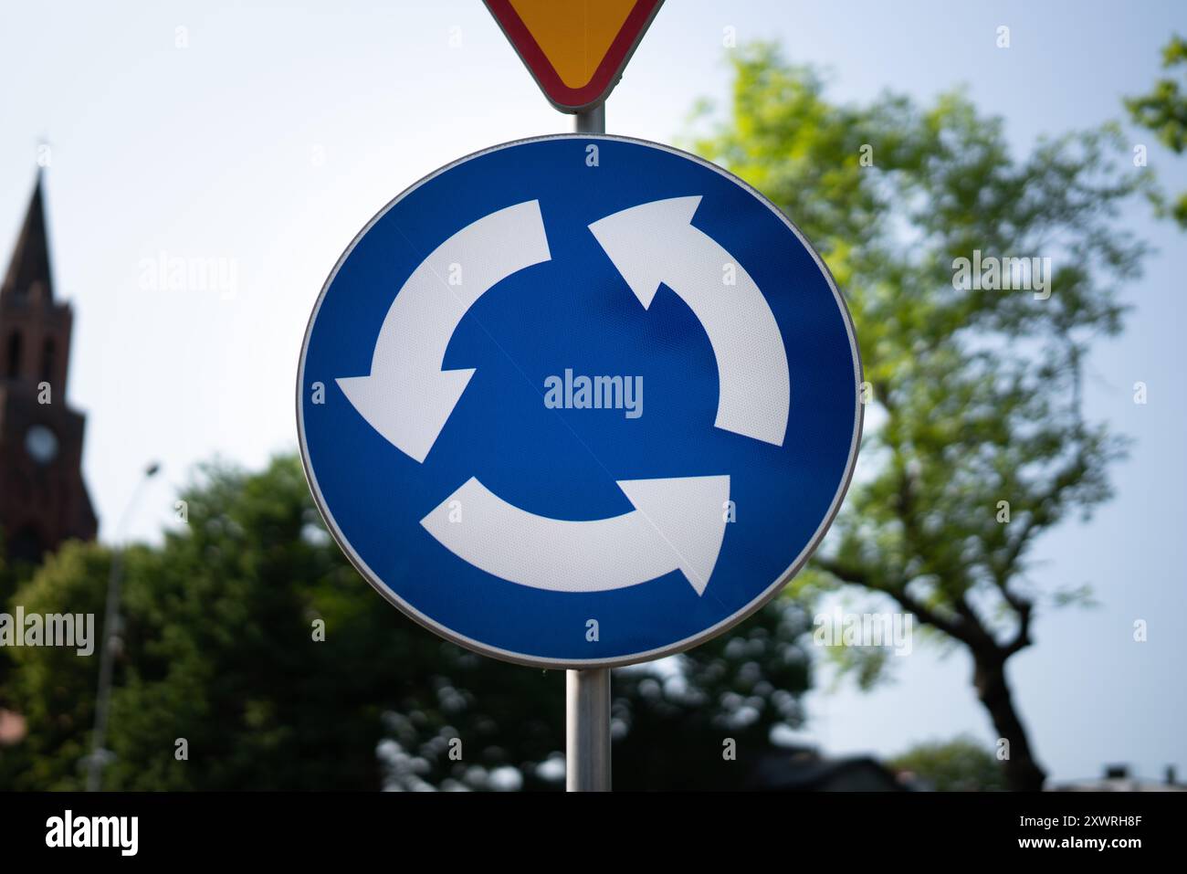 roundabout road sign, outdoor Stock Photo - Alamy