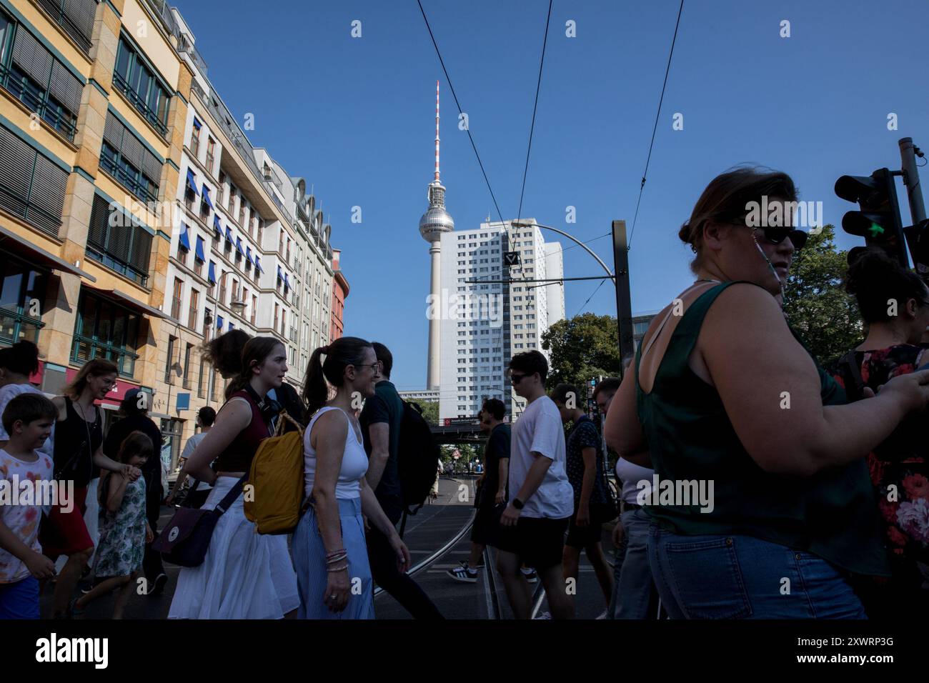 Fusion tv hi-res stock photography and images - Alamy