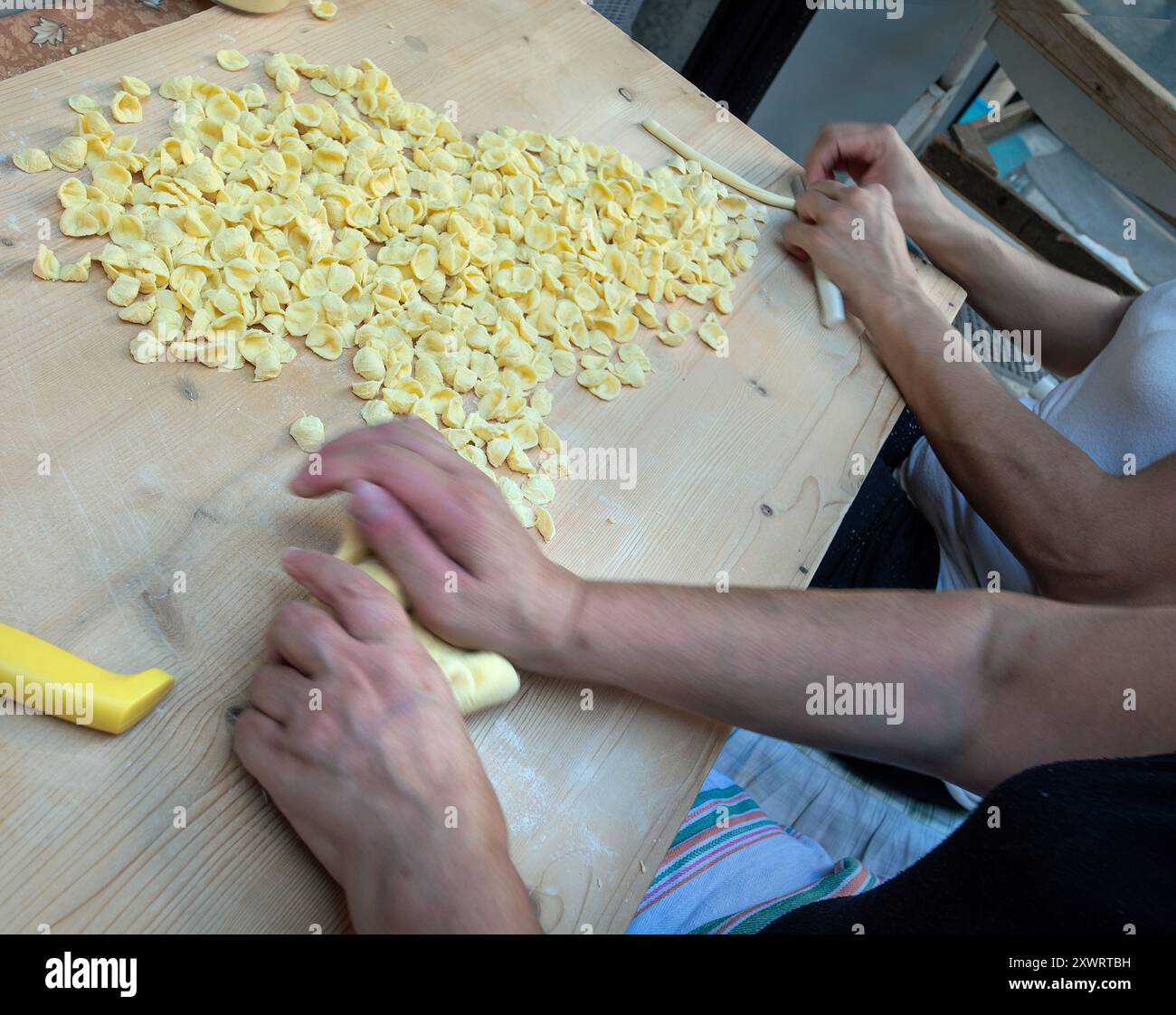 Making pasta bari puglia italy hi-res stock photography and images - Alamy